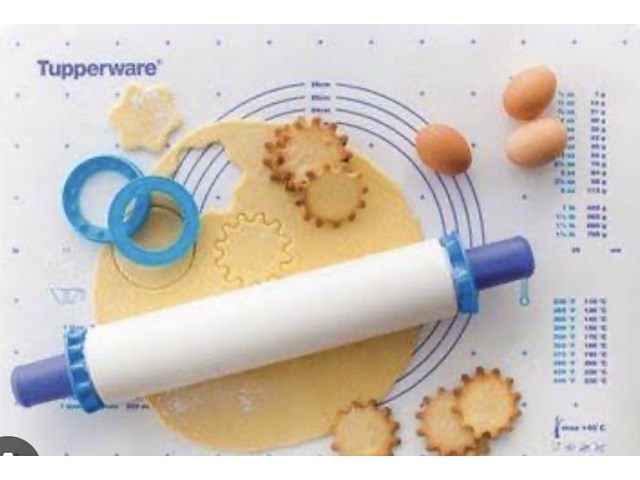 Tupperware oklagija i podloga za mesenje