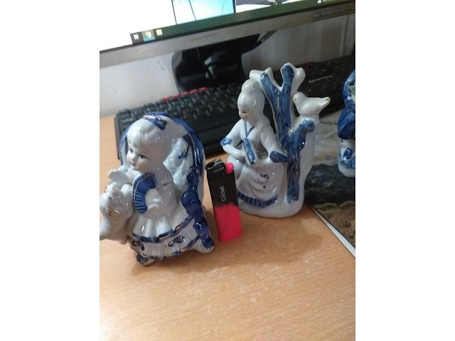 Dve ukrasne figure (4)