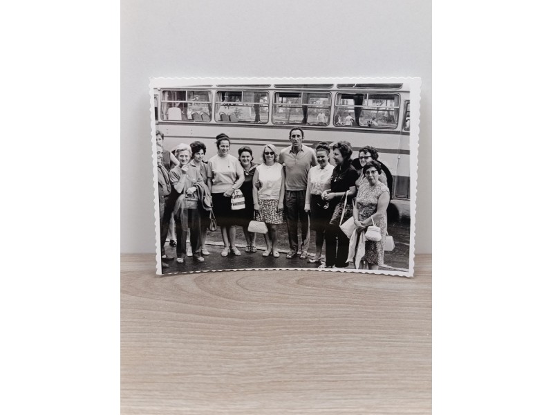 Vintage fotografija ljudi na stanici