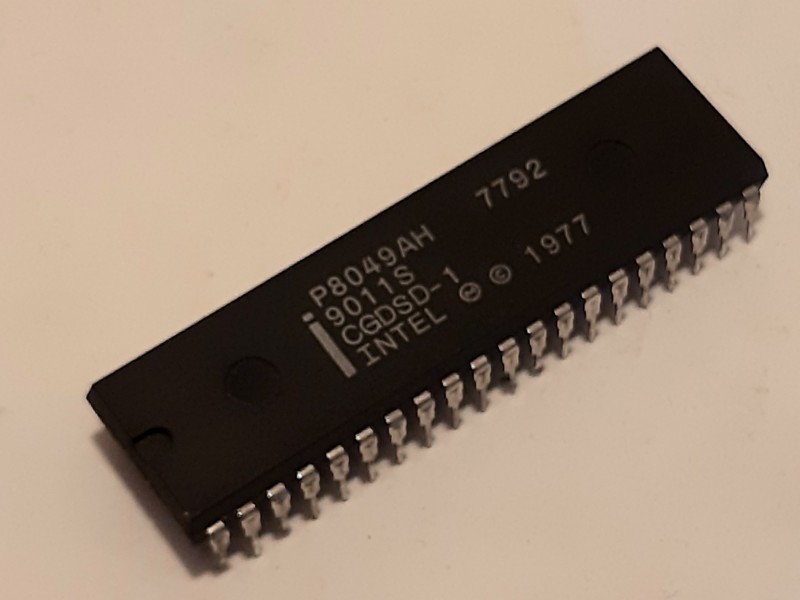 8-bit procesor INTEL iz 1977 - P8049AH -chip
