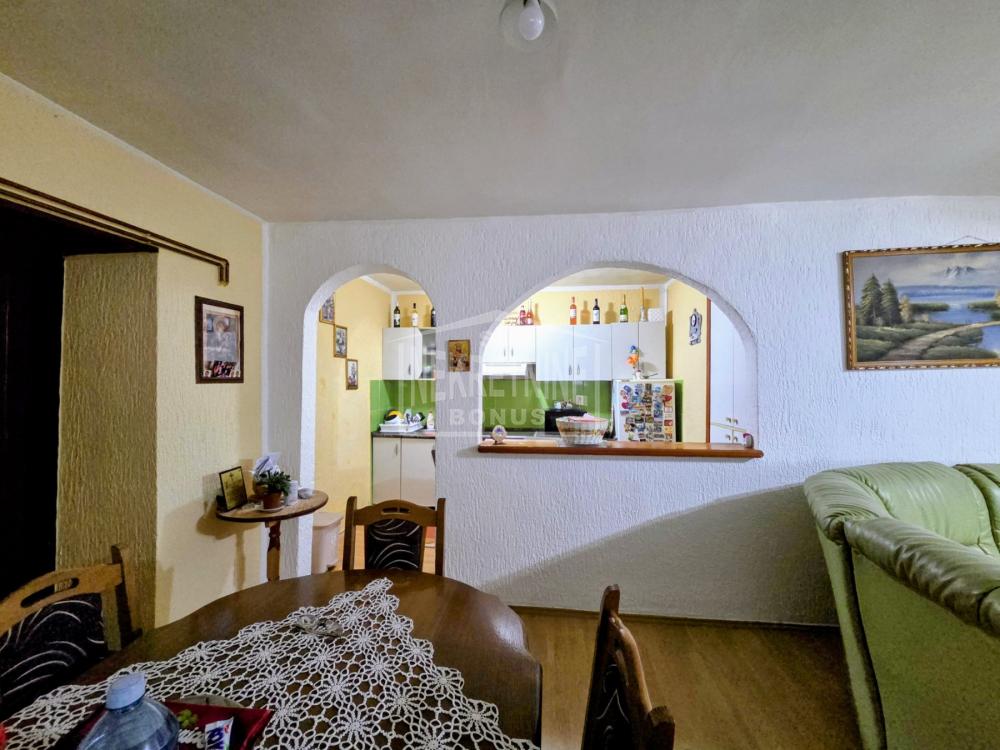 Subotica-Aleksandrovo-renovirana kuća sa 2 ulaza, pogodna za veću porodicu ID#2278
120.000 €