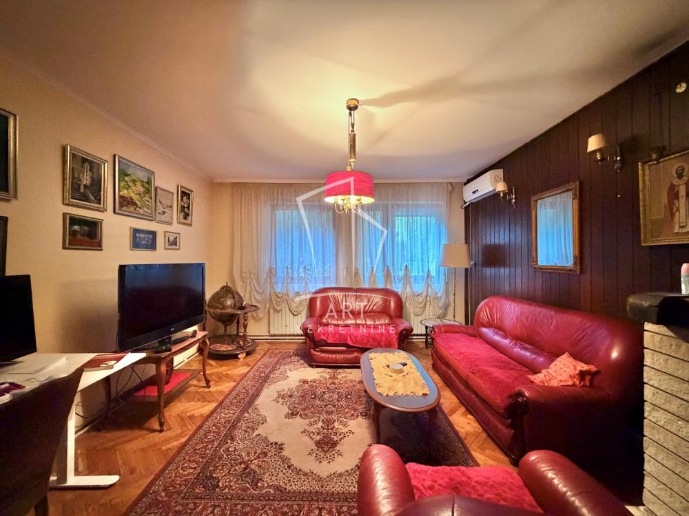Uknjižena kuća- Pančevo- 204m2 ID#16666
320.000 €