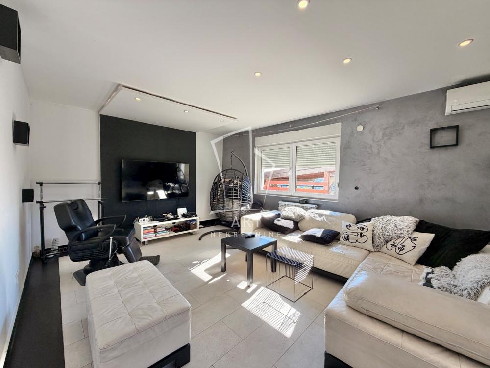 Uknjižena dvoetažna kuća- Zvezdara ID#16653
339.000 €