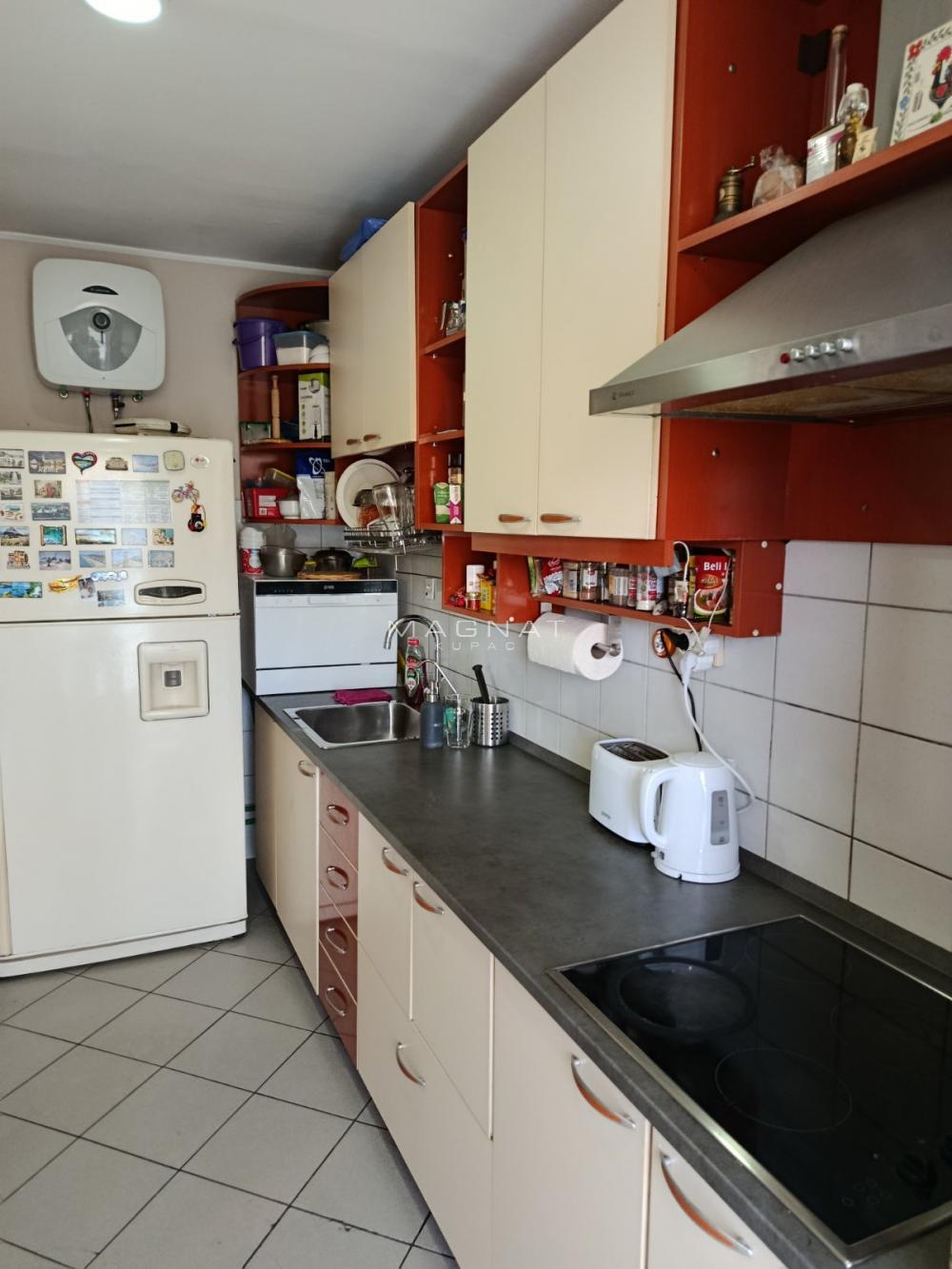 Banovo brdo - kod okretnice tramvaja - Požeška ID#5860
198.000 €
