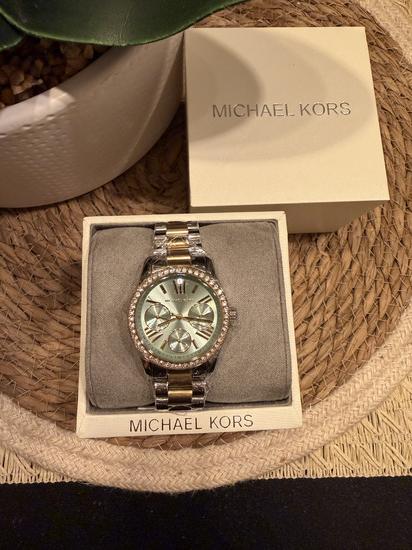 Nov sat Michael Kors Lexington (MK7609)