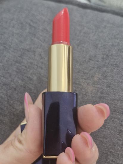 ESTEE LAUDER ruž za usne