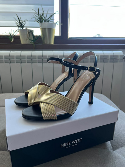 Nine West sandale na stiklu