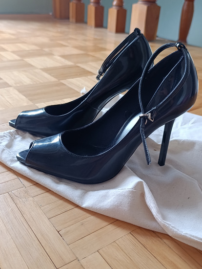 Nove Zara lakovane 37