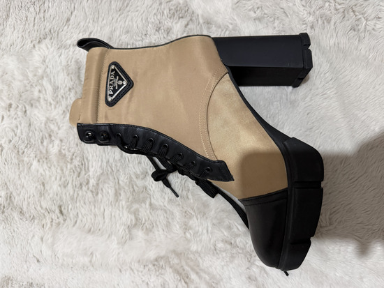 Prada stikle