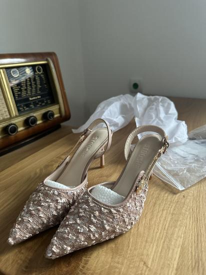 NOVE stikle/ salonke/ sandalete