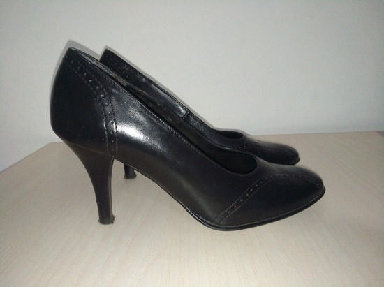 Zenske cipele na stiklu broj 36/37 ( 23,5 cm)