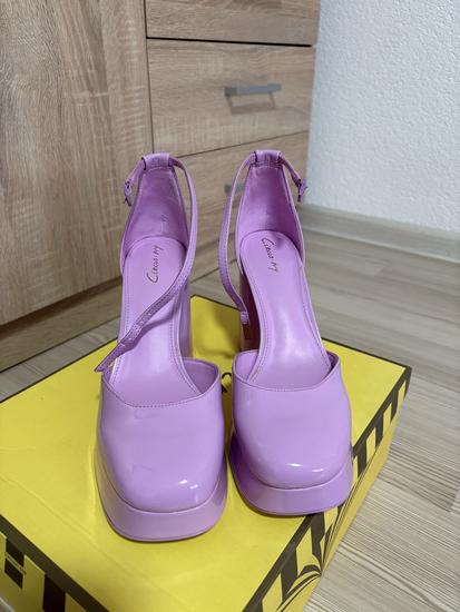 Lakovane lila 38