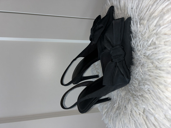 STRADIVARIUS štikle sa mašnom
