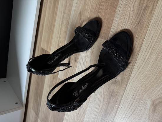 Nove Stikle sa kristalima