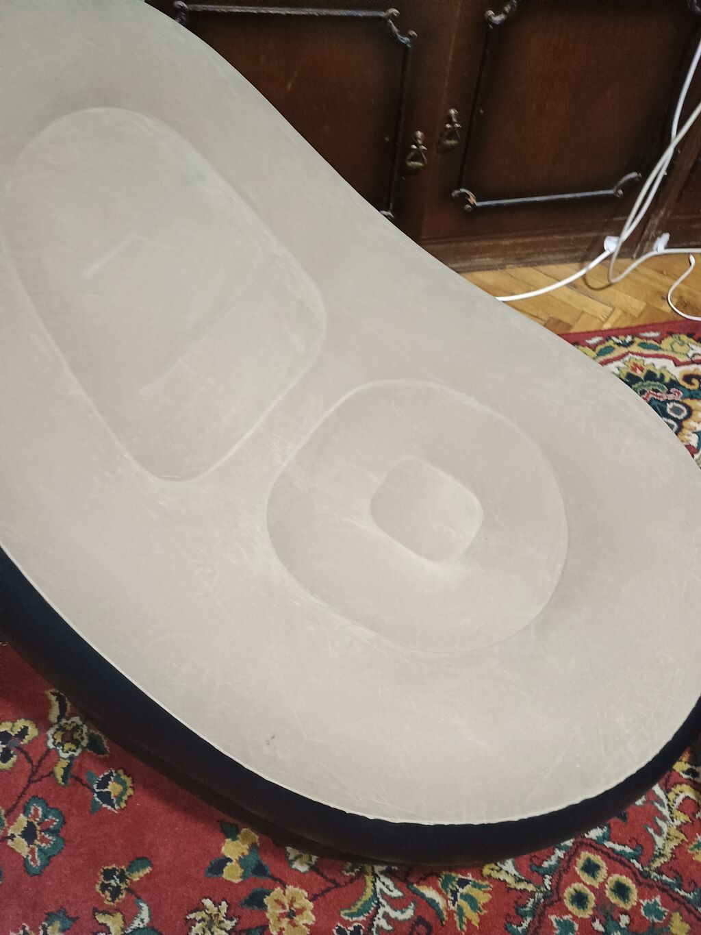 Fotelja i tabure za noge na naduvavanje novo je ja sam ga naduvala da