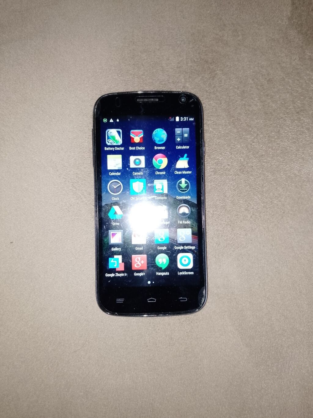 GSmart Akta A4 – pametni telefon • Ekran: 5.0 inča, IPS LCD