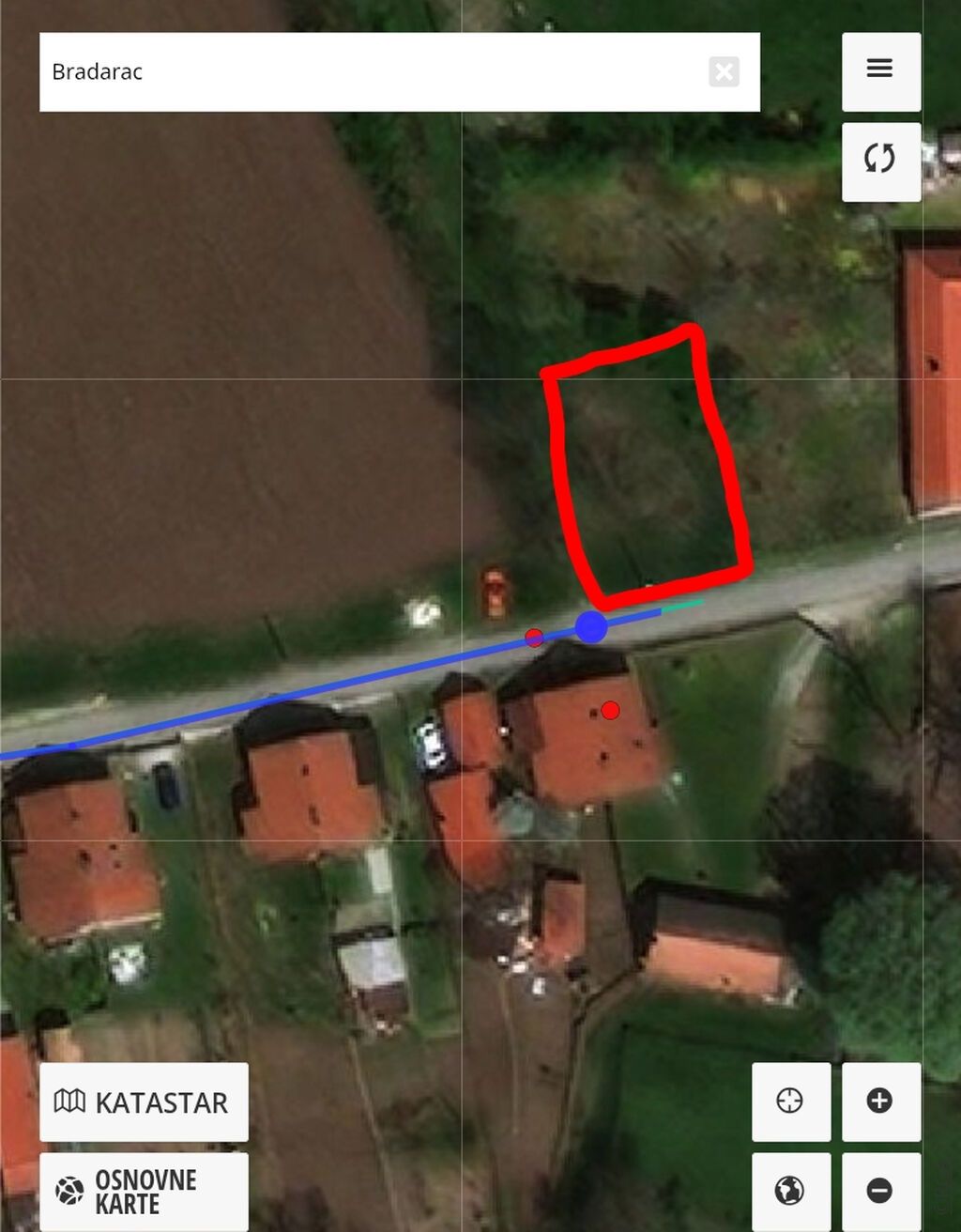 Plac se nalazi u mestu bradarac 10 km od pozarevca 8 km od kostolca,