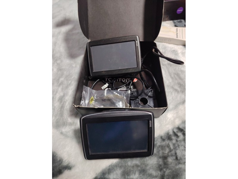 2 TomTom navigacije 4.3inch
