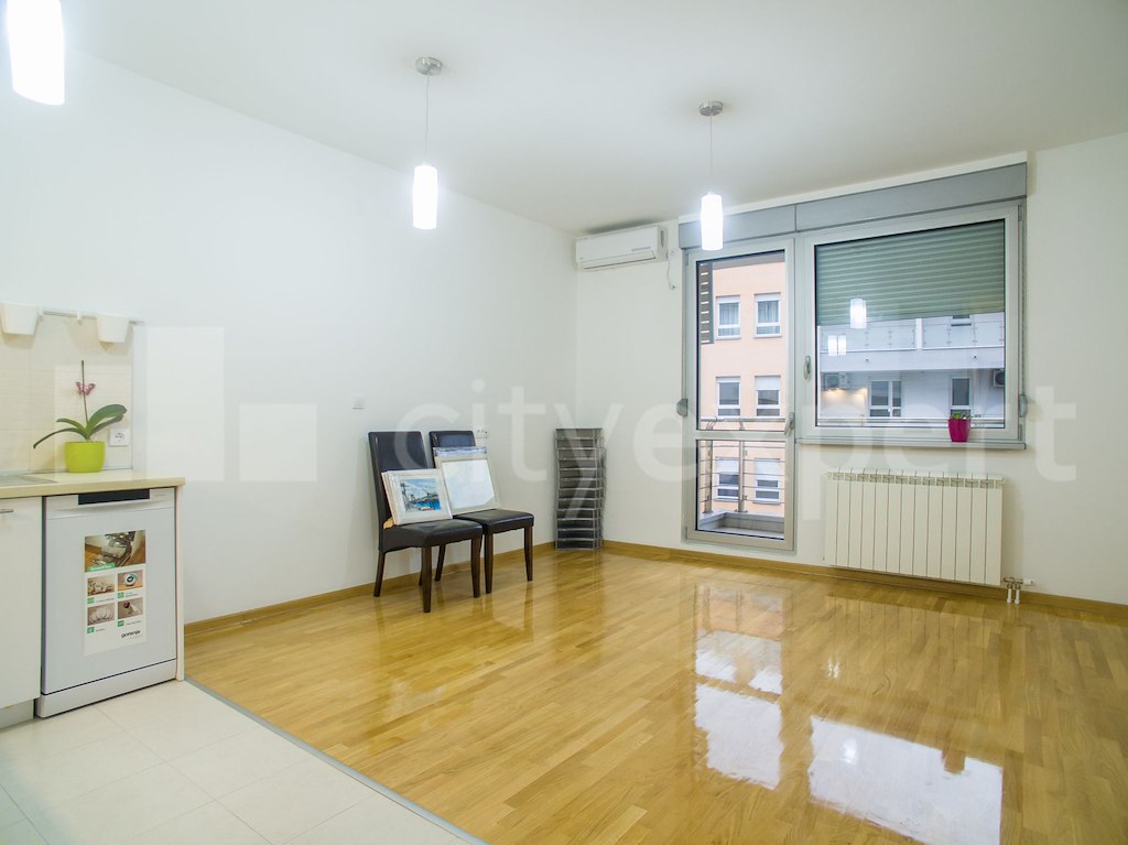 Stan za izdavanje BEZ PROVIZIJE: Garsonjera, 34m², Madridska, Zvezdara - 450€