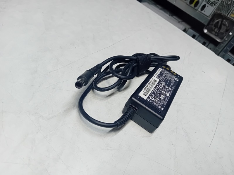 HP punjac sa iglicom 19,5V 3,33a ispravan i testiran