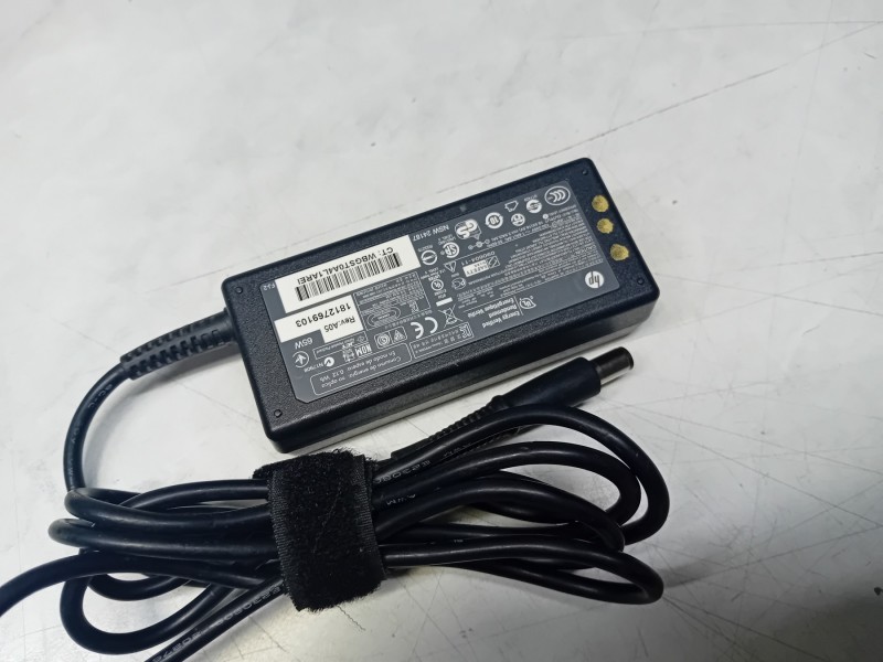 HP punjac sa iglicom 18,5V 3,5a ispravan 7.4x5.0 mm