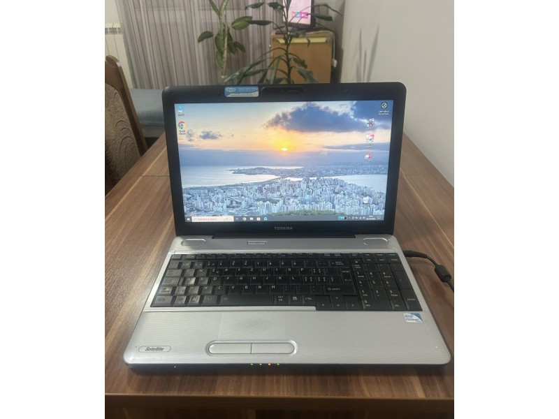 Toshiba Satellite L505, očuvan sa dobrom baterijom