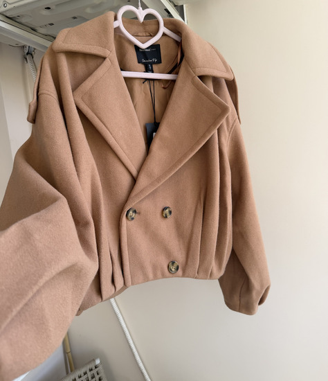 River Island trench sa etiketom