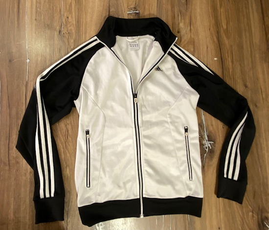 Adidas dukserica – sportski i moderan model