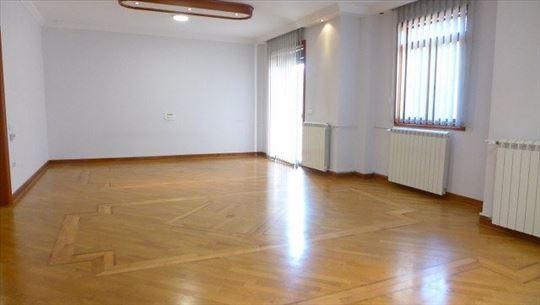 Lekino brdo, novija kuća, 500m2, garaža + parking
