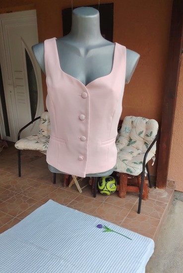 F&F original nov bebi roze strukirani prsluk S 36
