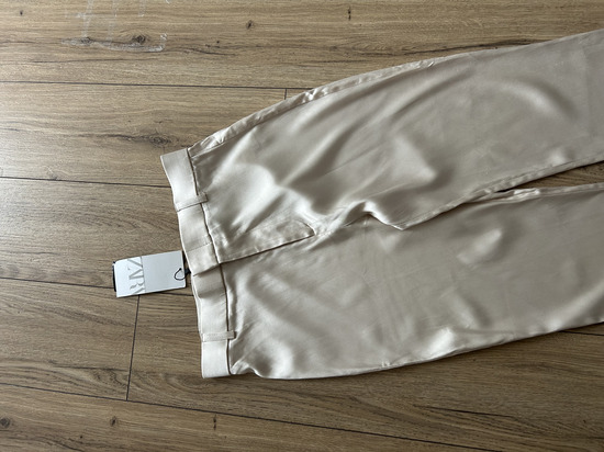 zara svilene pantalone nove