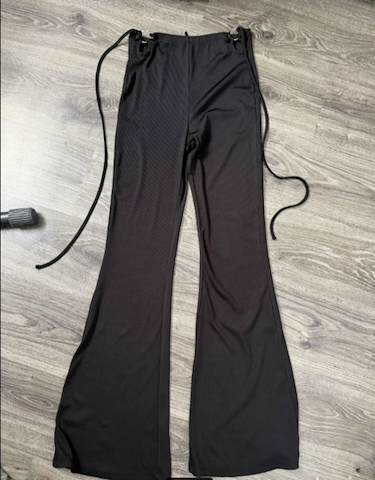 Bershka nove crne zvoncarice