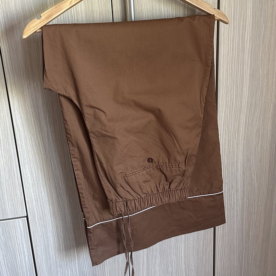 Zara pantalone sa kontrastnim paspulima
