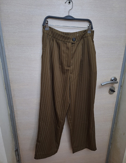 Zara pantalone novo
