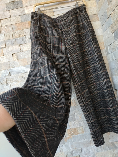 PRODATO BENETTON zimske pantalone 42