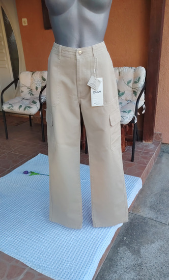 Nove ONLY luksuzne bež kargo pantalone M L XL