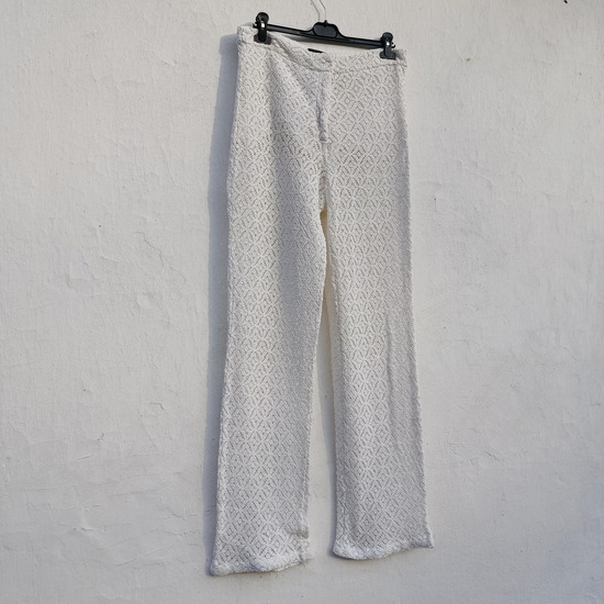 Ažurne rupičaste pantalone Mohito