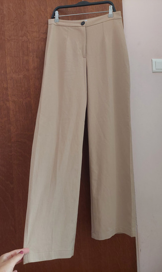 Bershka pantalone sirokih nogavica