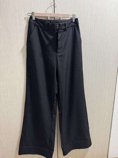 Crne elegantne pantalone