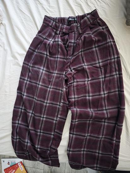 Bordo karirane pantalone