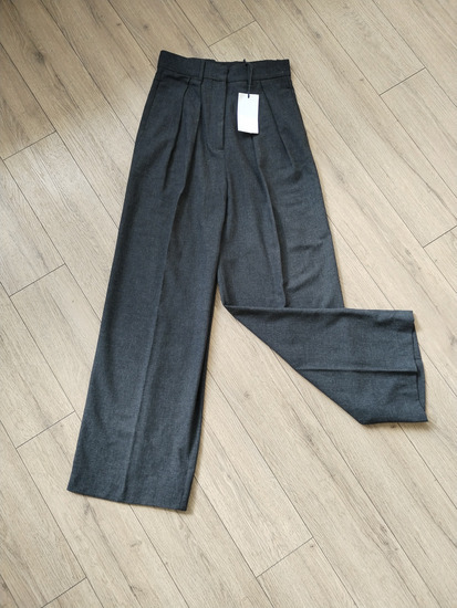 Zara viralne pantalone sa usicama ZW Collection