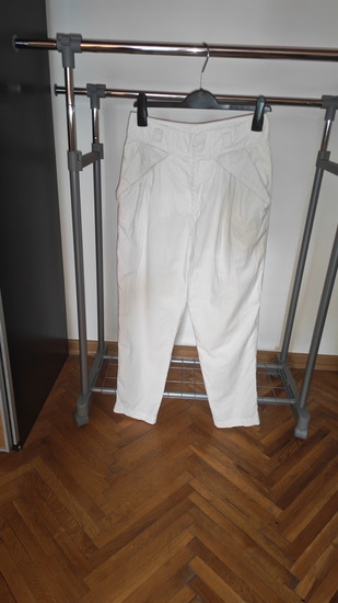 Zara somotne pantalone.