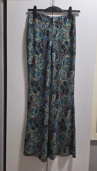 Zara pantalone sa paisley printom XS/S