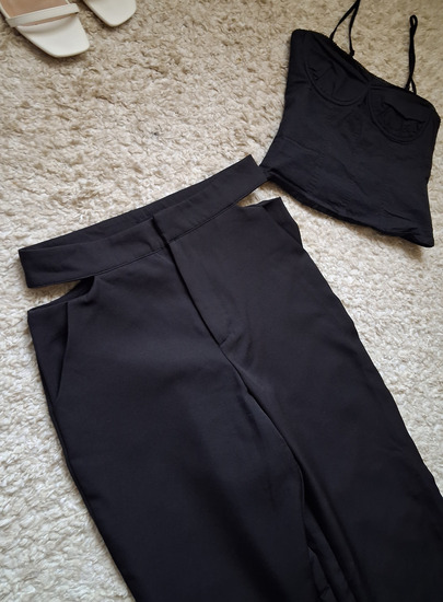   Efektne cut out pantalone ☆ Vel M ☆