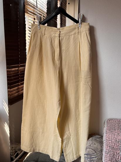 Pastelno žute pantalone NOVO