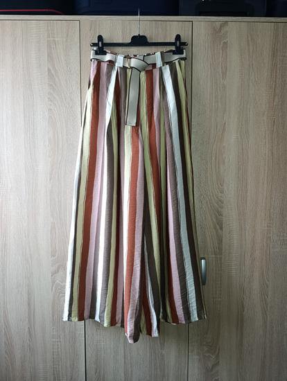 Sarene siroke pantalone