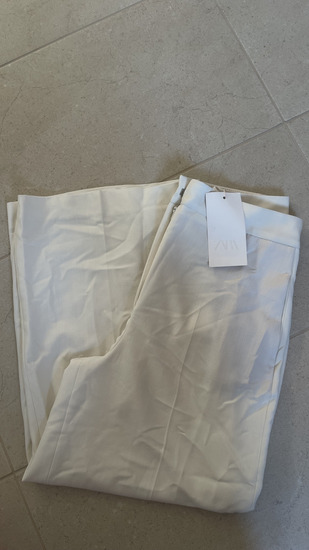 Zara pantalone xs-s nove