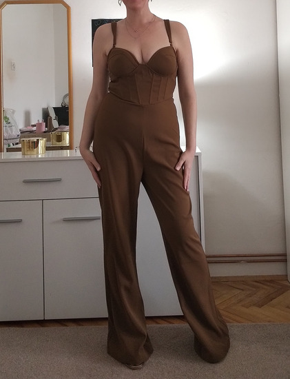 Elegantni kombinezon sa korset gornjim delom