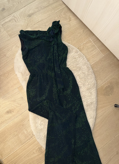 Elegantni kombinezon sa sljokicama