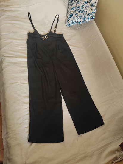 Crne pantalone sa tregerima/kombinezon